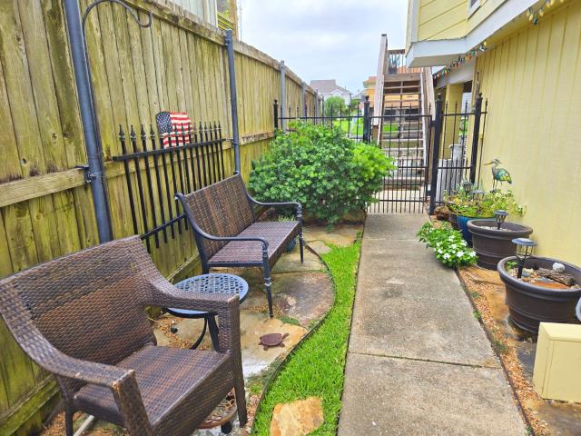 1 N Pelican Street