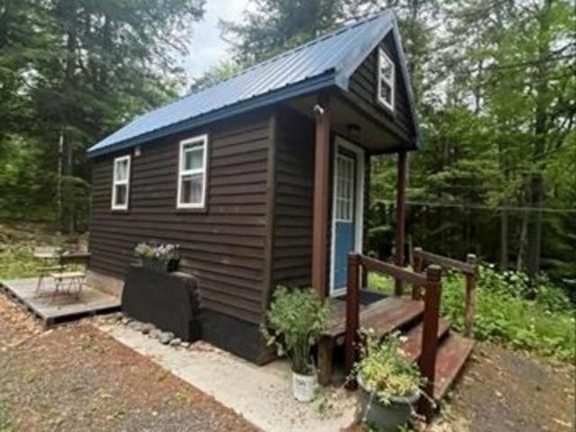 1 N Ridge Rd, Rockingham, VT 05101