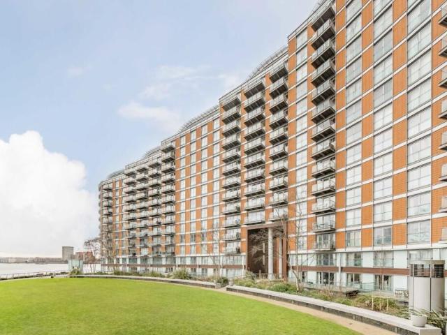 1 New Providence Wharf, Fairmont Avenue, London E14, 2 bed flat to rent, £3,300 pcm | PrimeLocation