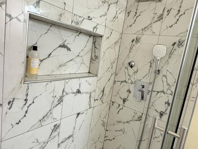 1 Nice bedroom available moving in