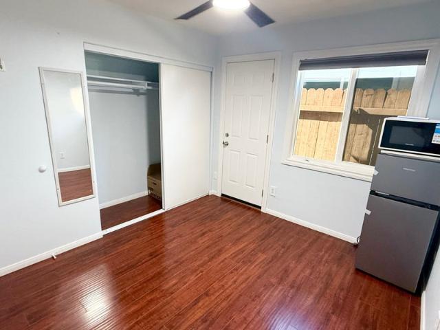 1 Nice private bedroom available moving in
