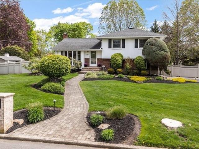 1 Nita St, East Northport, NY 11731
