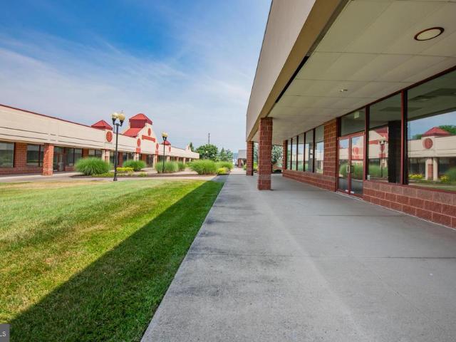 1 Outlet Lane
