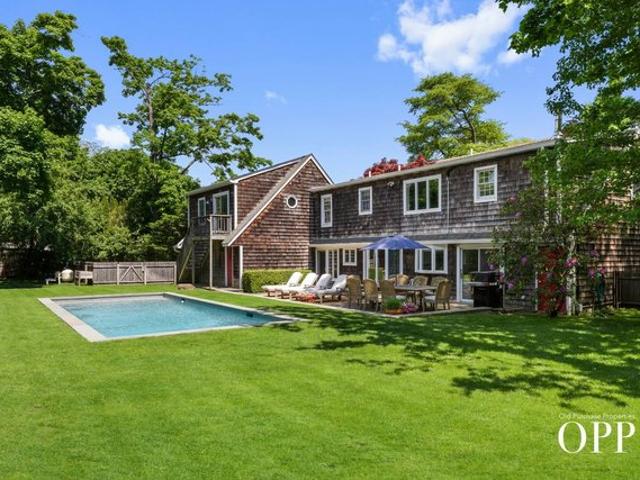 1 Overlook Rd, Brookhaven Hamlet, NY 11719
