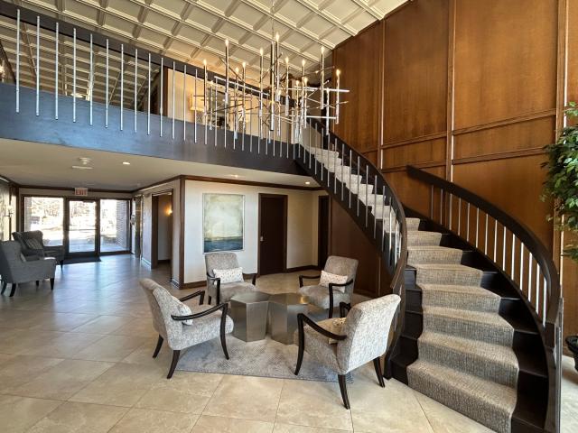 1 Oak Brook Club Dr, Unit A105, Oak Brook, IL 60523 | MLS #12625