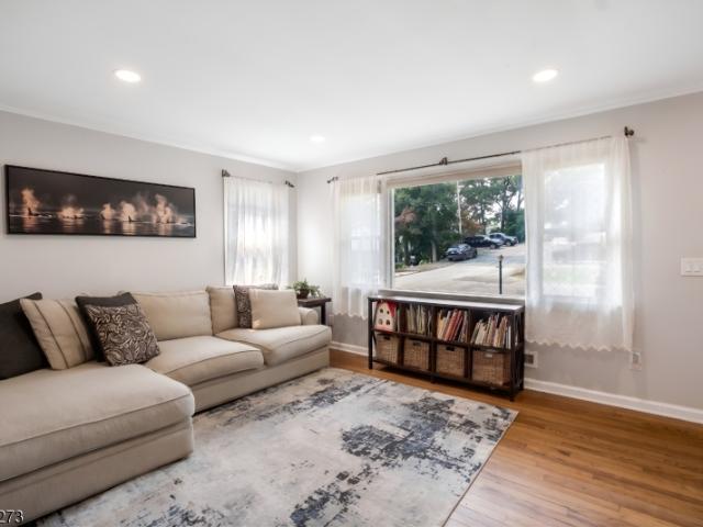 1 Oak Ln