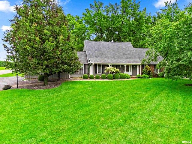 1 Oakhill Ct, Pekin, IL 61554
