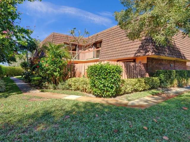 1 Atrium Cir #B, Atlantis, FL 33462