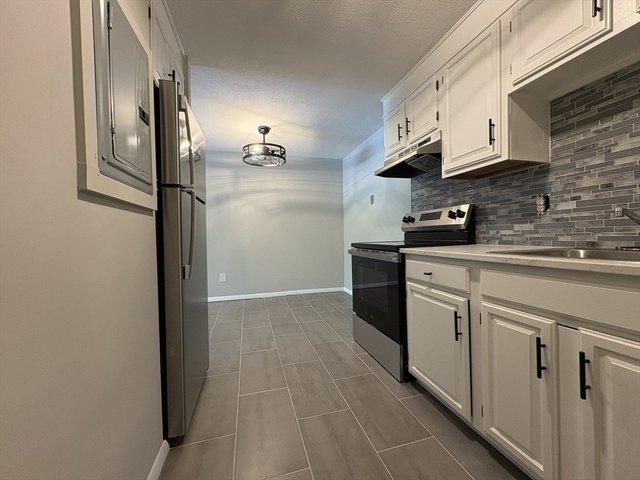 1 Albert Dr Unit 8, Woburn, MA 01801