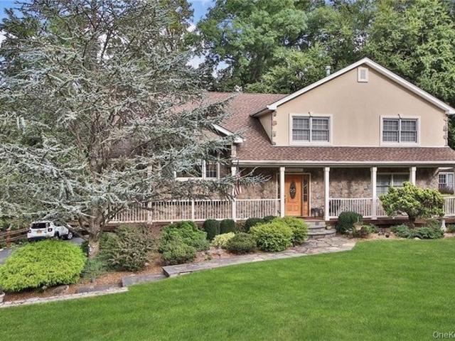 1 Alexa Ct, Pearl River, NY 10965