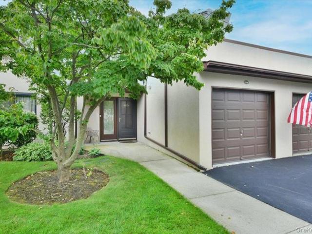 1 Anchorage Way Apt 1108, Freeport, NY 11520
