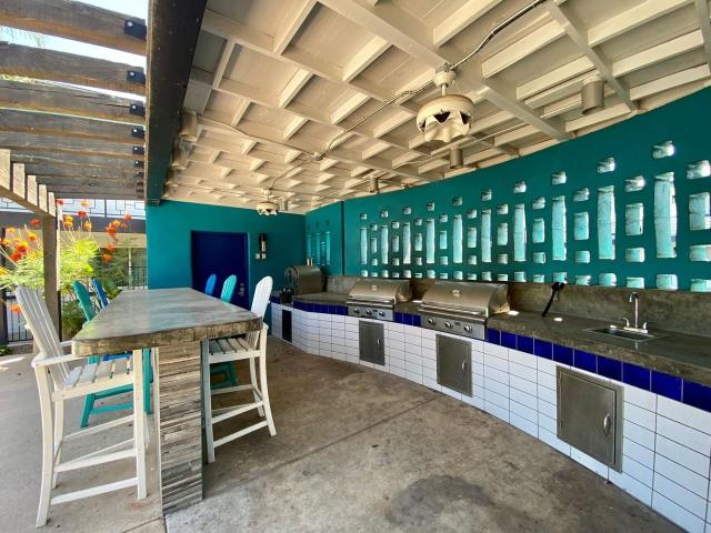 1 and 2 Bedrooms Great Location with Community Pool and Onsite Laundry! 1/2 of Mile from U of A 1 Bedroom Apartment for Rent at 1425 N Park Ave, Tucson, AZ 85719 Feldman's