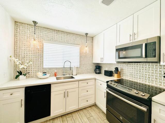 1 and 2 Bedrooms Great Location with Community Pool and Onsite Laundry! 1/2 of Mile from U of A 2 Bedroom Apartment for Rent at 1425 N Park Ave, Tucson, AZ 85719 Feldman's