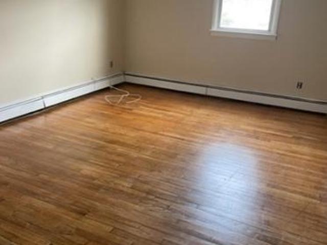 1 Andrea Dr #4, Vernon, NJ 07462
