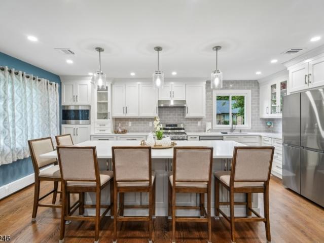 1 Archbridge Ln