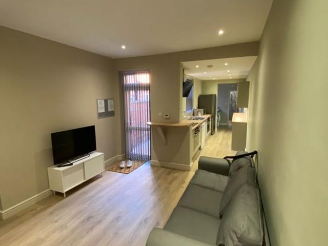 1 Arthur Street Modern 5 bedLoughborough