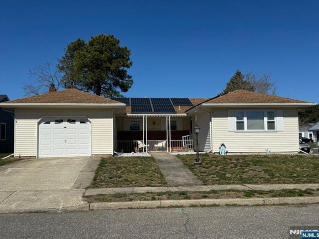 1 Ashcroft Ln, Berkeley, NJ 08757