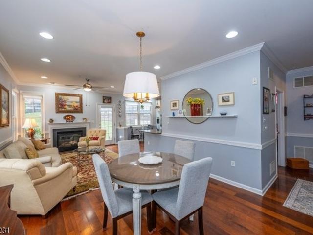 1 Ashley Ct, Hawthorne, NJ 07506