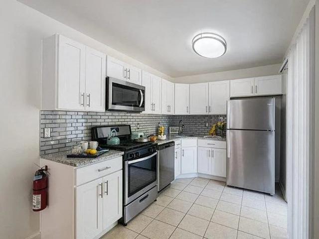 1 Ashwood Ct, Annandale, NJ 08801