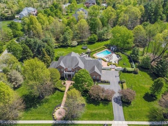 1 Buckeye Ln, Raritan, NJ 08822
