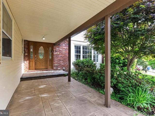 1 Bucknell Dr, Cherry Hill, NJ 08034