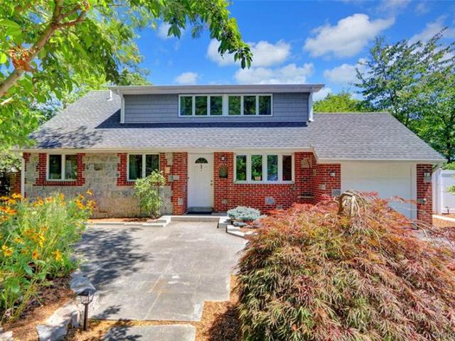1 Burr Rd, East Northport, NY 11731