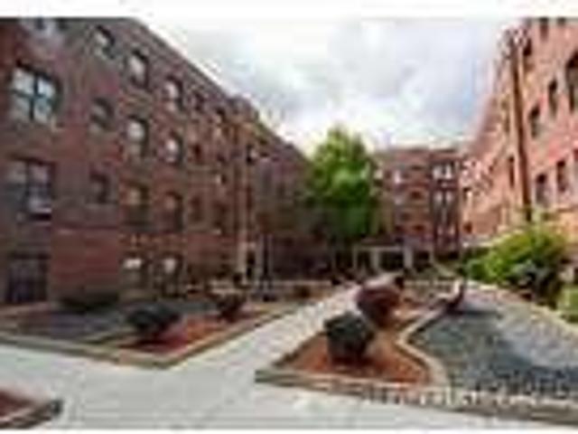 1 Bath In Chicago IL 60657