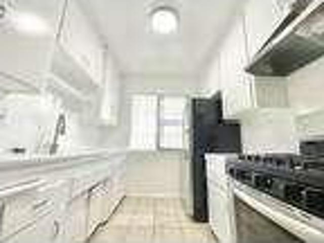 1 Bath In Los Angeles CA 90008