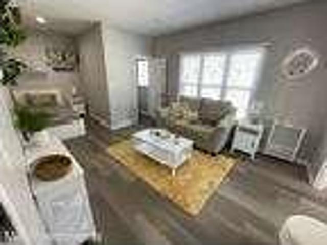 1 Bath In Los Angeles CA 90037