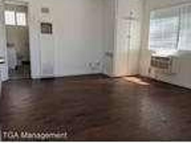 1 Bath In Los Angeles CA 91605