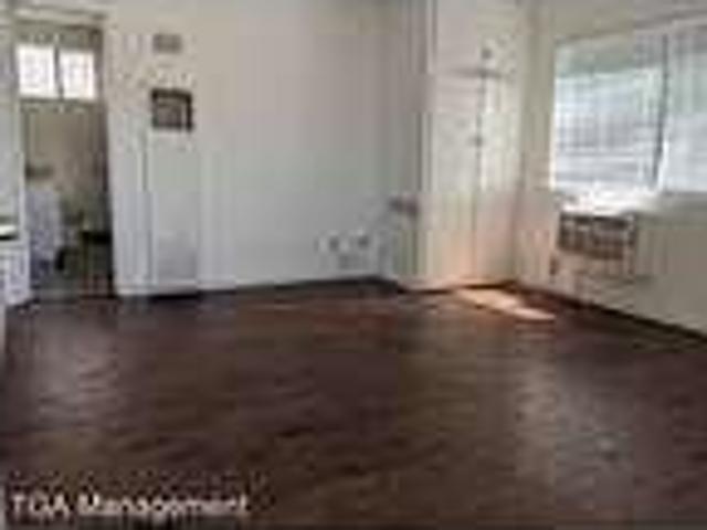 1 Bath In Los Angeles CA 91605