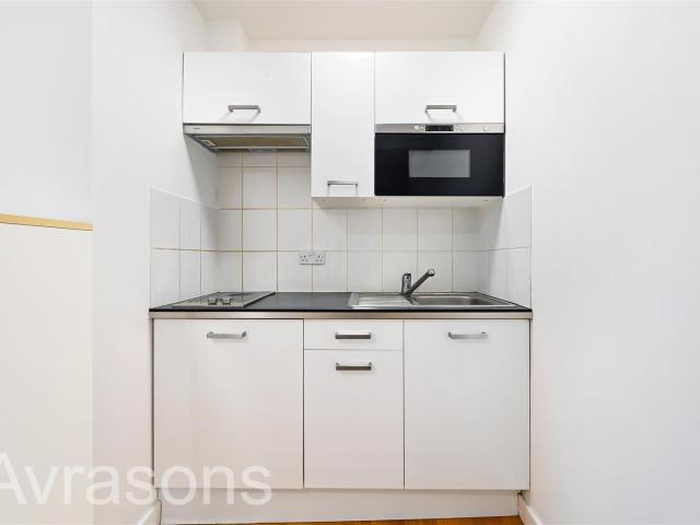 1 Bath Property For Rent in Brixton Road, SW9