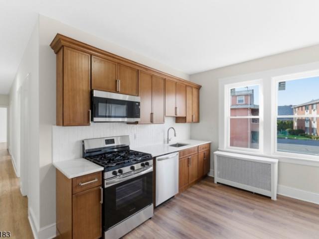 1 Bay Ave