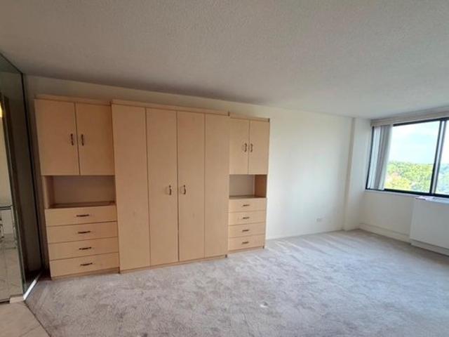 1 Bay Club Dr Apt 11P, Bayside, NY 11360