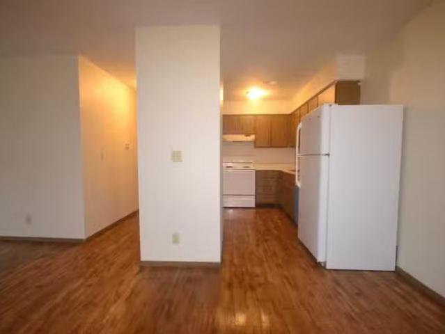 1 BD Upstairs Hollister Apartments