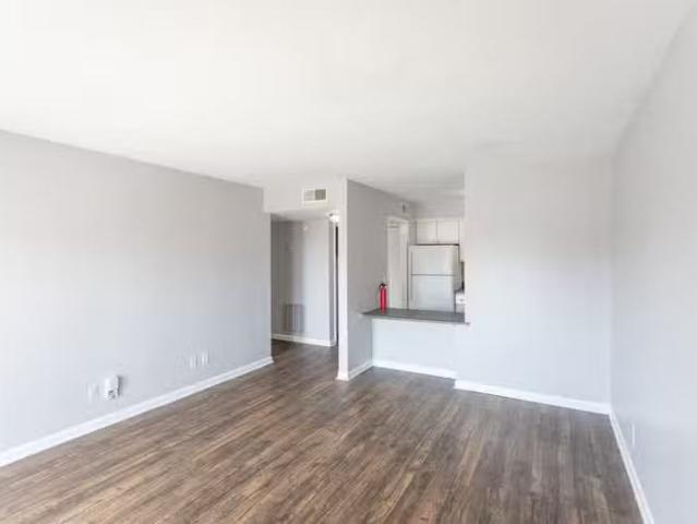1 Bd 1 Ba Deluxe Highland Ridge Apartments