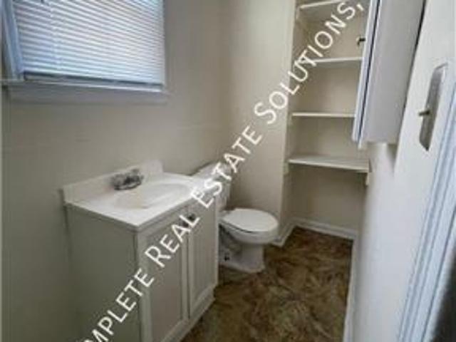 1 bd, 1 ba, house for rent