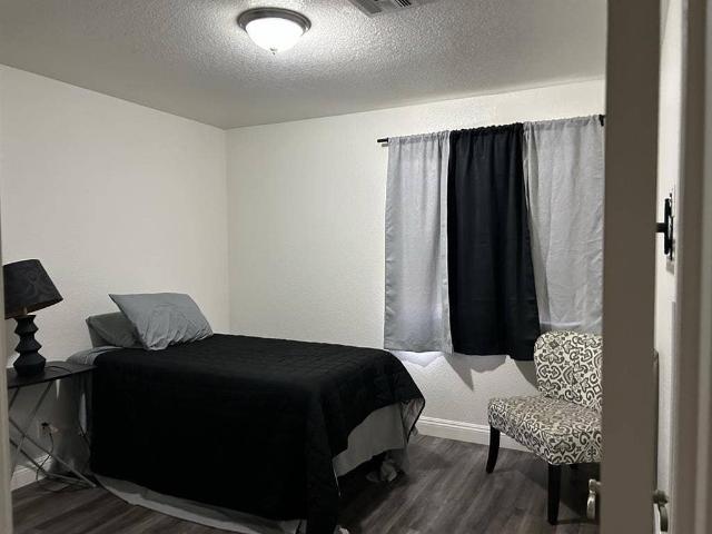 1 Bdrm + Bonus Room + Private bath