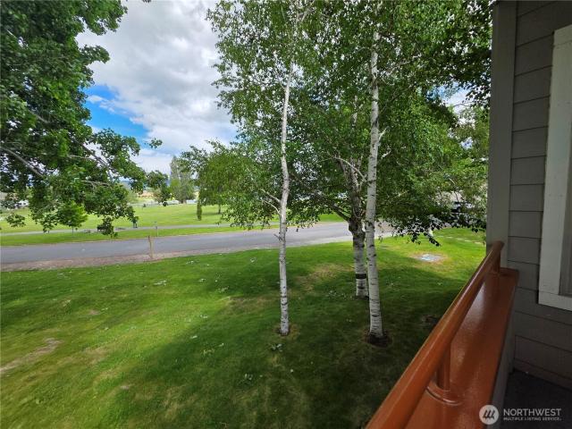 1 Beach 557 E
