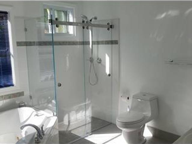 1 Bed/1 Bath/1 Office Den duplex with utilities