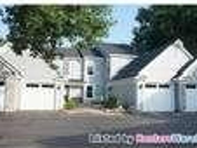 1 Bed/1 Bath Townhome in Eden Prairie