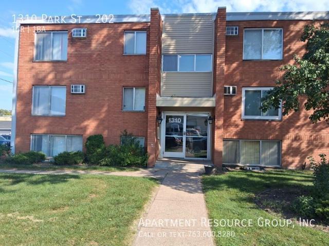 Renovated 1BR Under $1,000 – Heat Included + Parking | St. Paul