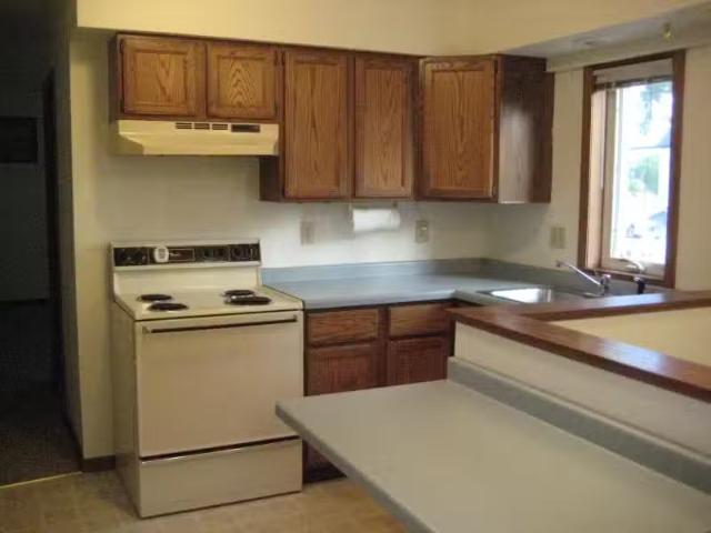 1 Bed/1 Bath Small Upper Unit on Lake St. in Pardeeville, WI.