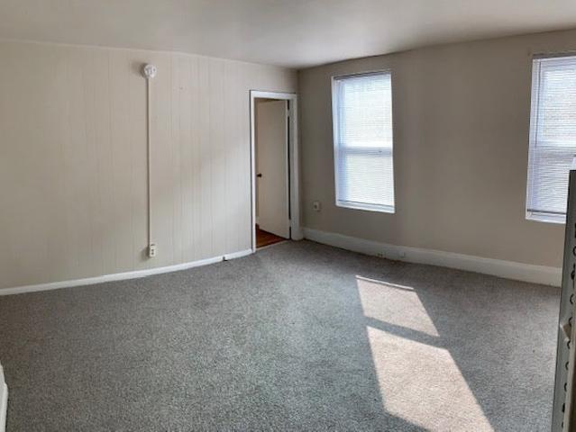 1 bed 1 ba 385 sq ft Spruce Hill Apartment 10/1