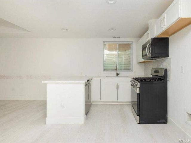 1 Bed 1 bath apt basement