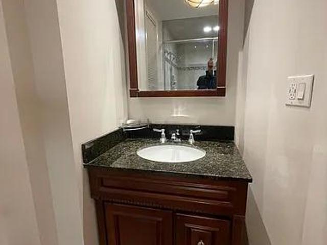 1 Bed / 1 Bath Apartment in Prime Journal Square