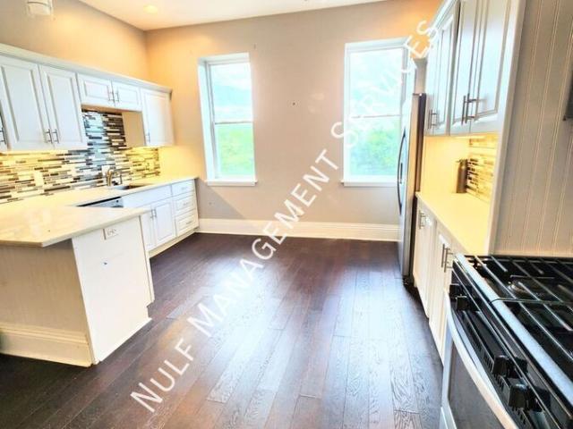1 bed, 1 bath + bonus room in Stanton Heights