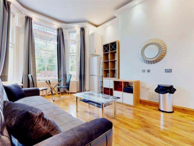 1 Bed 1 Bath, Flat 4, 62 64