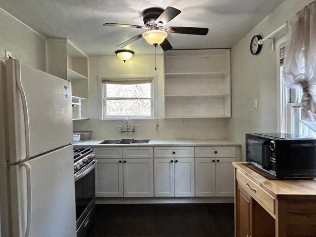 1 bed 1 bath home Cedarpines Park