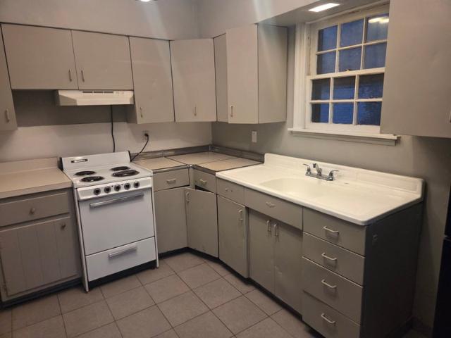 1 bed 1 bath hardwood floors with a garage space